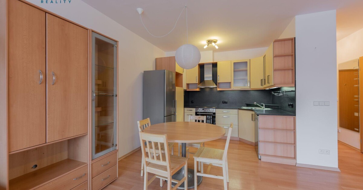 Pronájem pěkného bytu 2+kk s komorou a balkonem v novostavbě cihlového domu na ul. Gen. Píky v ...